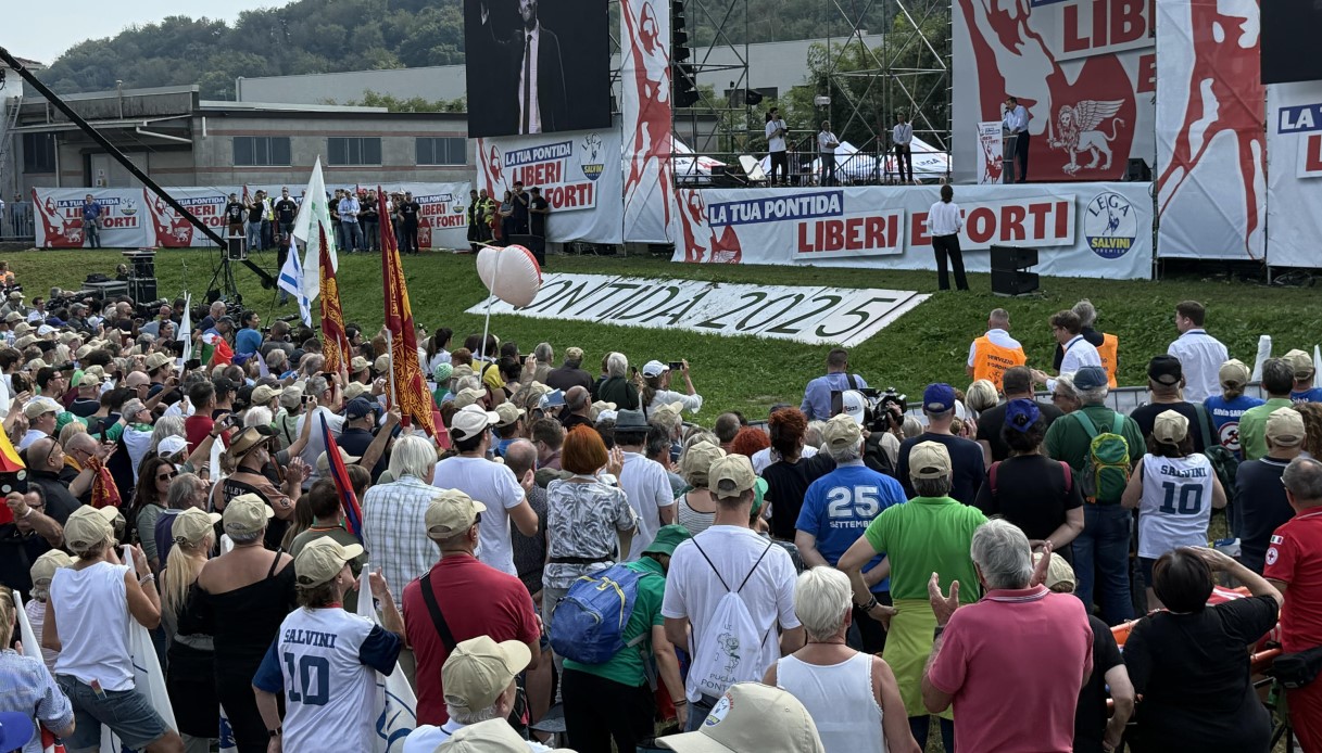 A Pontida cori contro Napoli, autogol della Lega di Matteo Salvini prima delle elezioni ...