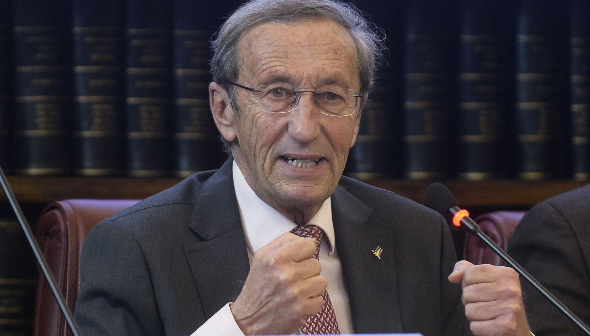 Lilli Gruber - Gianfranco Fini, scontro epico in tv: "Domande insensate ...