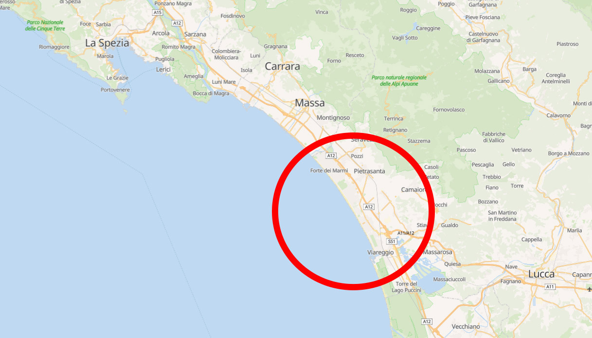 Tromba d’aria in Versilia, il video dalla spiaggia: panico per i danni ...