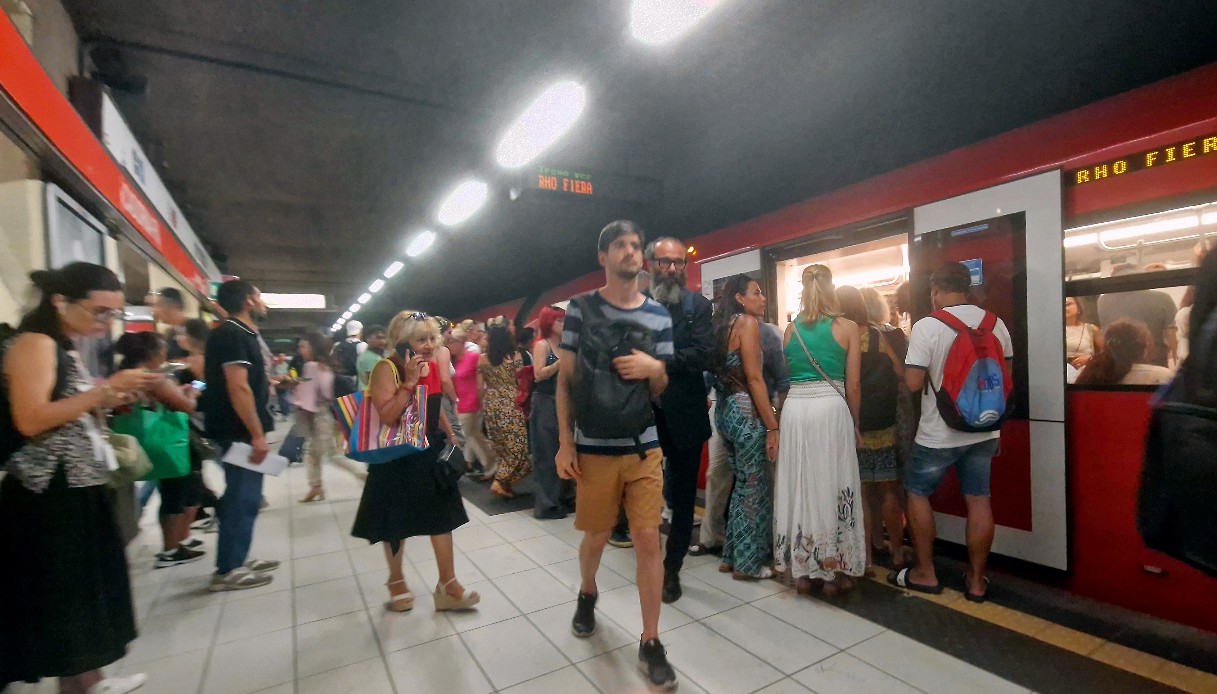 Donna morta investita dalla metro M1 a Milano alla fermata di Precotto ...