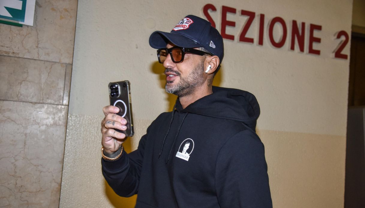 Garlasco, Massimo Lovati apre a Fabrizio Corona vestito da prete: "Urla ...