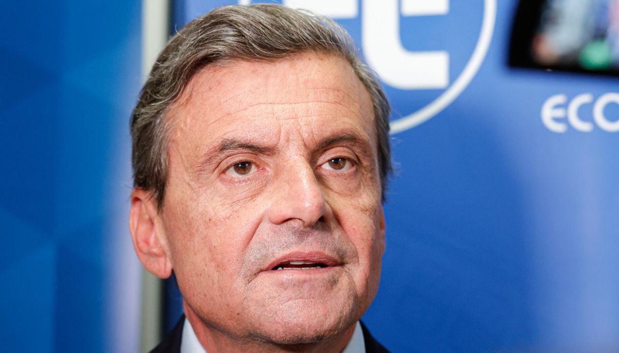 Flavio Cattaneo di Enel trascina Carlo Calenda in tribunale, scontro ...