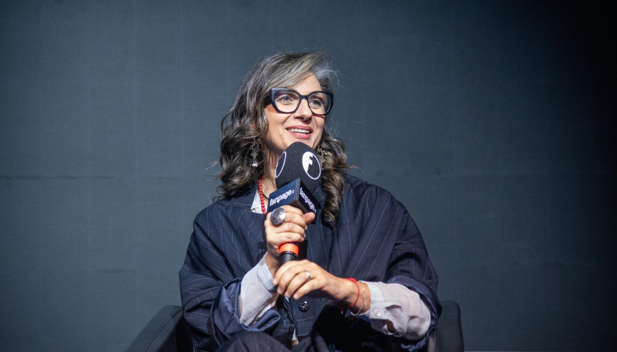 Francesca Albanese via dagli studi di In Onda a La7 per Tintoria ...