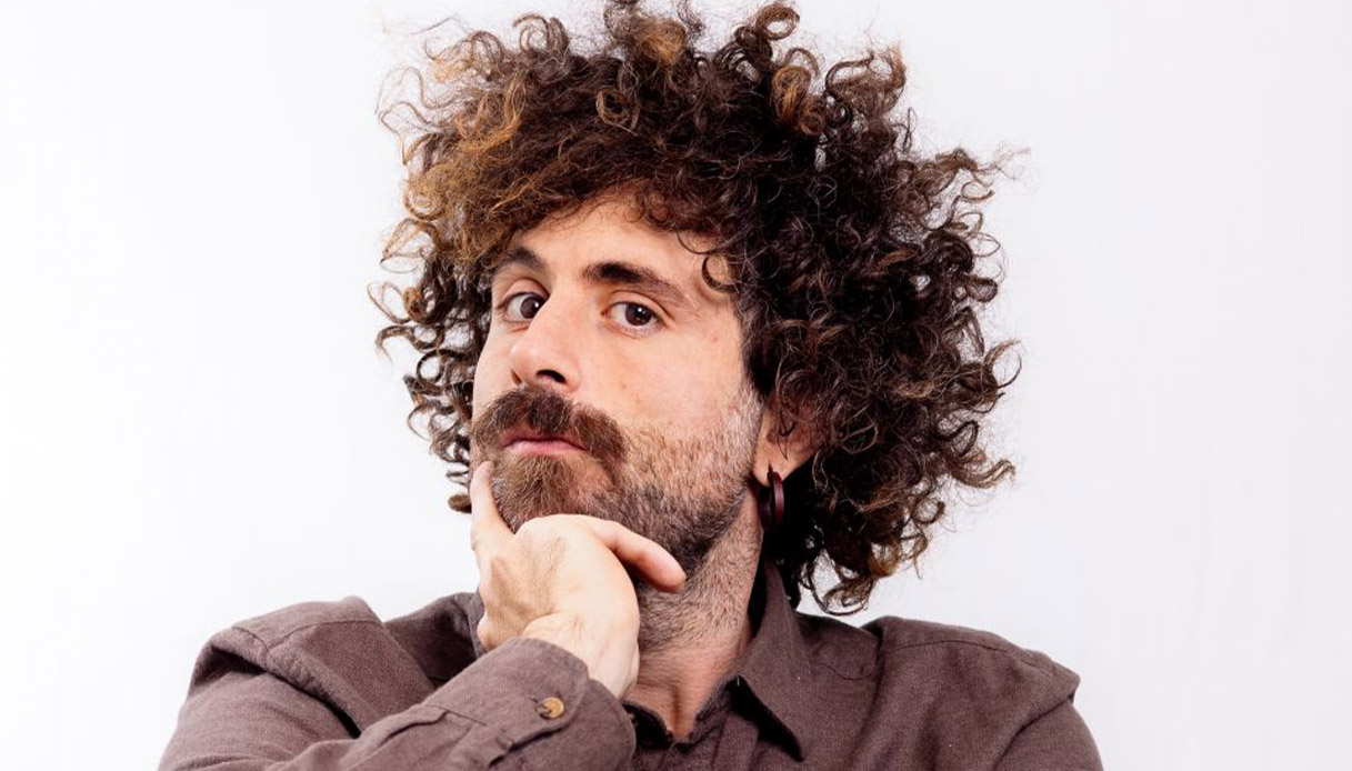 Gio Evan esce col nuovo disco L'eleganza del mango, dalla perdita della ...