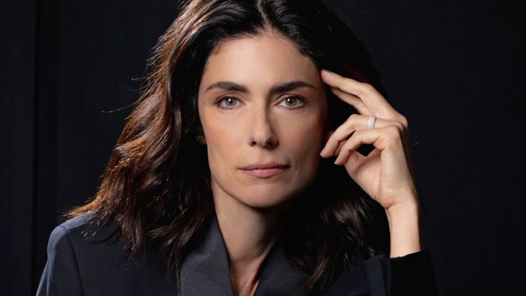 Intervista ad Anna Valle, dal rifiuto dei social e alla piaga delle foto intime create con l'AI ...