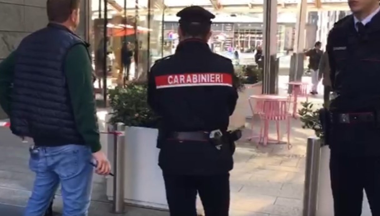 Anna Laura Valsecchi accoltellata a Milano in piazza Gae Aulenti ...
