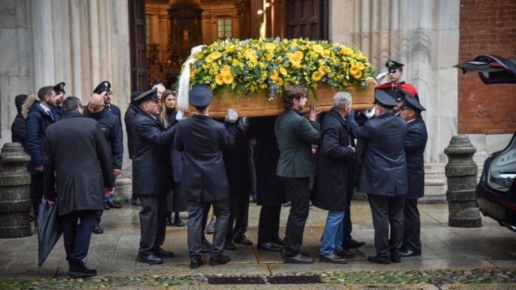 Funerali Ornella Vanoni chiusi da "Ma Mi" di Strehler, il testo della ...