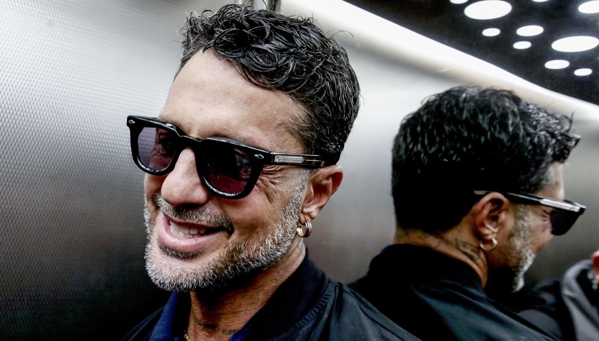 Alfonso Signorini, autosospensione da Mediaset dopo le accuse di Corona ...
