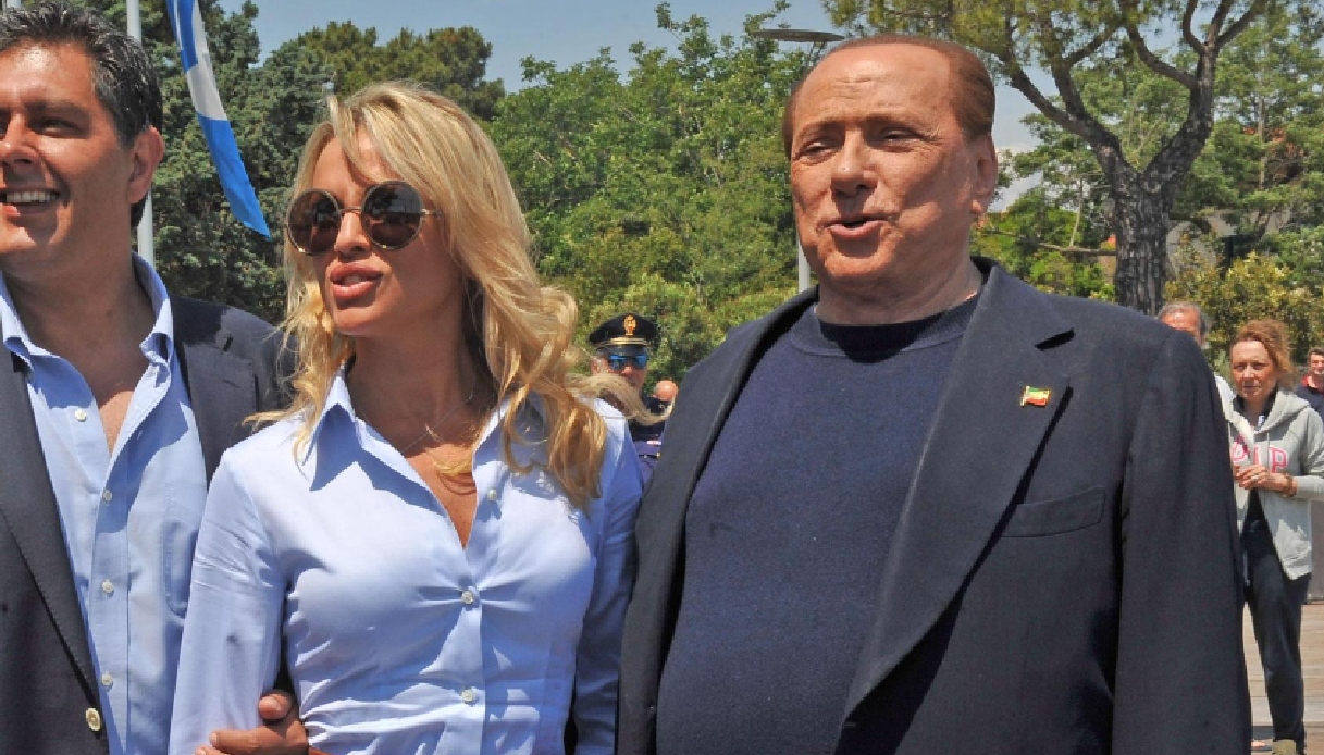 Francesca Pascale e il racconto del padre violento in famiglia, "non lo ...