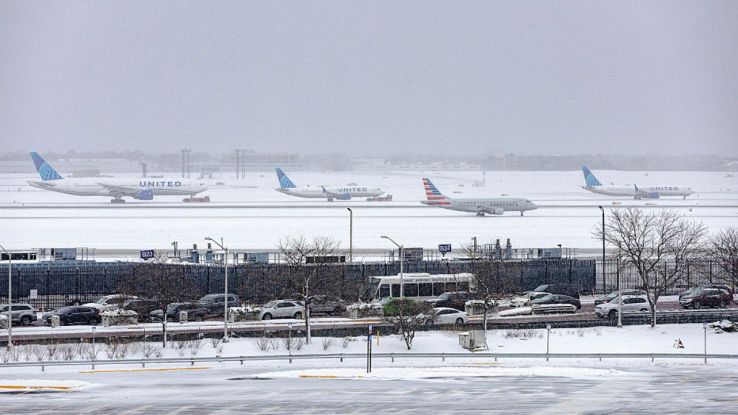 Stati Uniti nella morsa del gelo, Chicago bloccata dalla bufera di neve ...