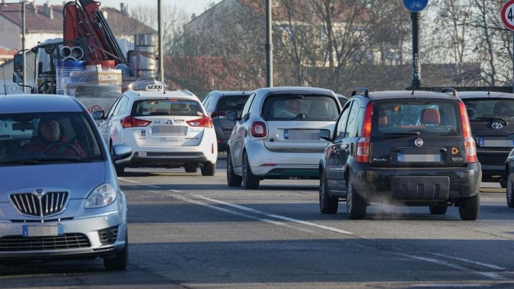 Stop ai motori termici nel 2035, Ue fa retromarcia e spinge su auto elettriche, ibride e biofuel ...