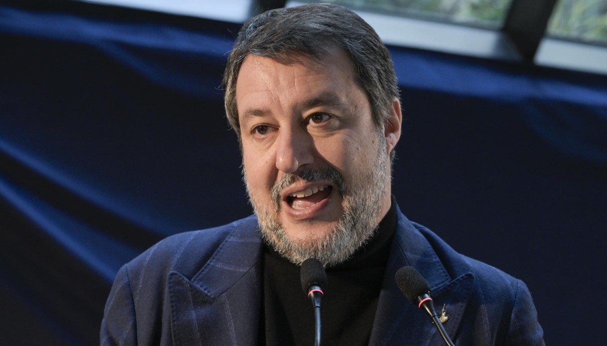 Gli auguri di Natale di Matteo Salvini nascondono il famoso meme, "Ah ...