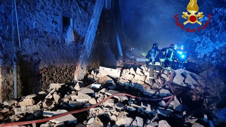 Palazzina crolla a Il Matto ad Arezzo dopo un'esplosione per fuga di ...