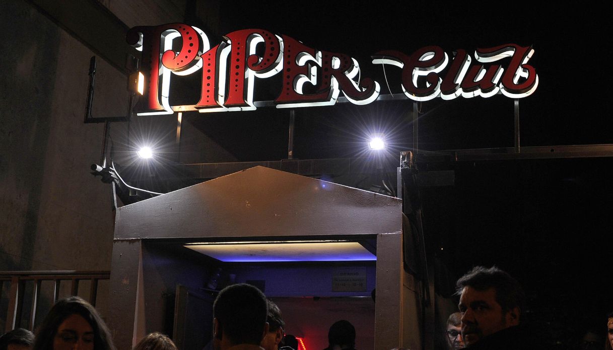 Discoteca Piper Club di Roma chiusa dopo la strage di Crans-Montana ...