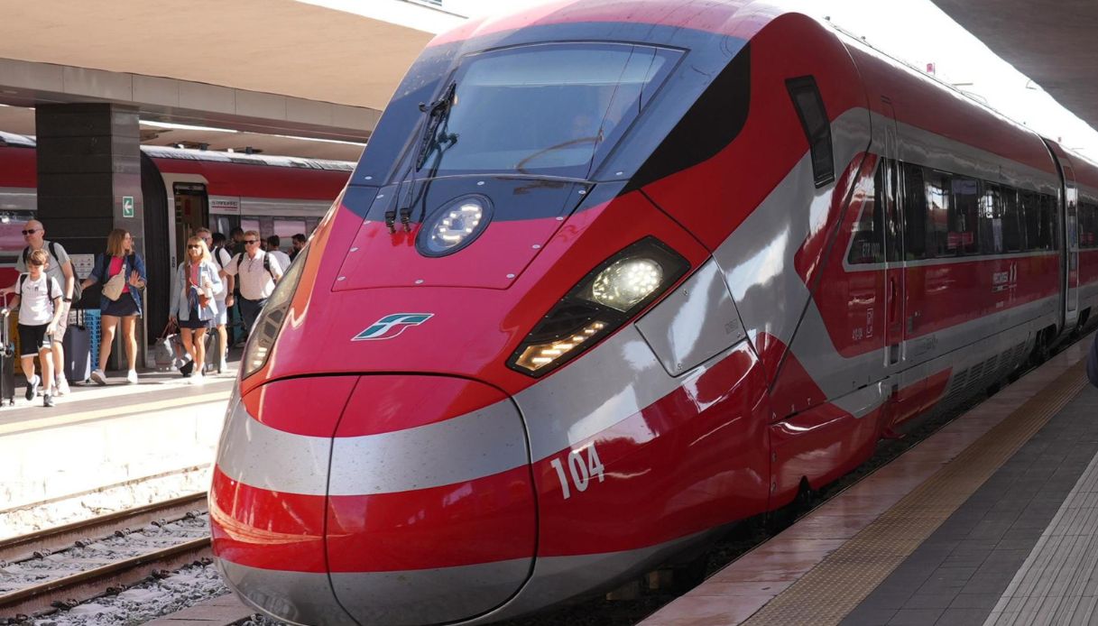 Prezzo dinamico sui biglietti del treno, ma solo per i Frecciarossa di ...