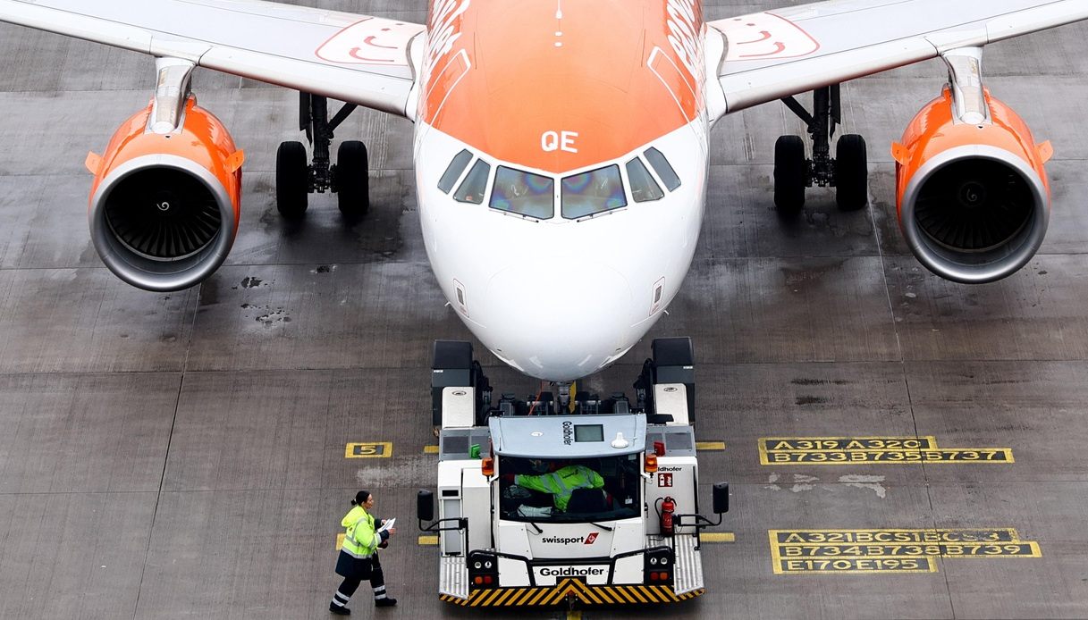 Sciopero aerei venerdì 9 gennaio, stop a voli Easyjet e Vueling ma si ...