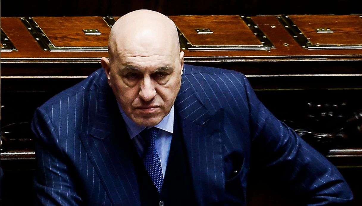 Guido Crosetto bloccato a Dubai con la famiglia, spazio aereo chiuso ...