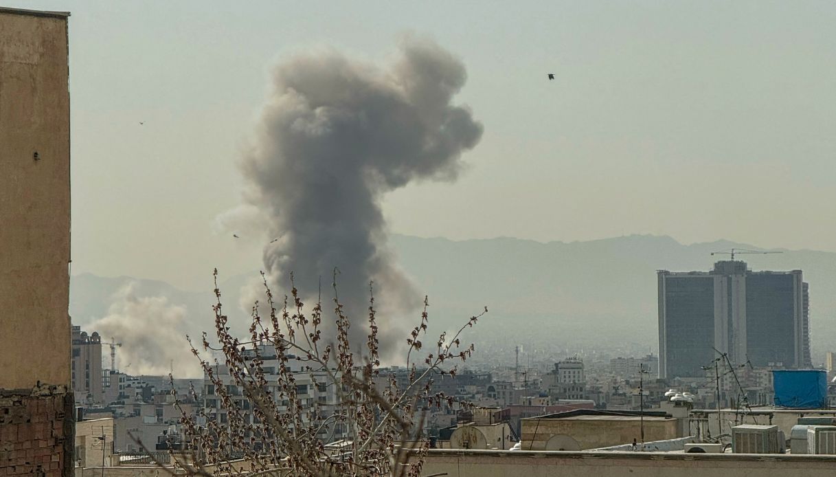 Usa e Israele lanciano un attacco in Iran, esplosioni su Teheran e il ...