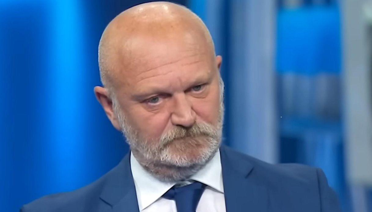 Carlo Conti rompe il silenzio sul forfait di Andrea Pucci a Sanremo ...