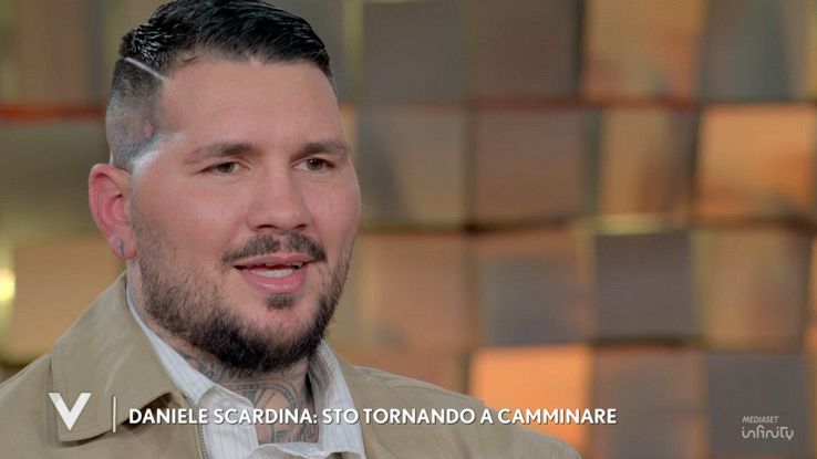 Daniele Scardina entra a Verissimo sulle sue gambe, come sta King ...