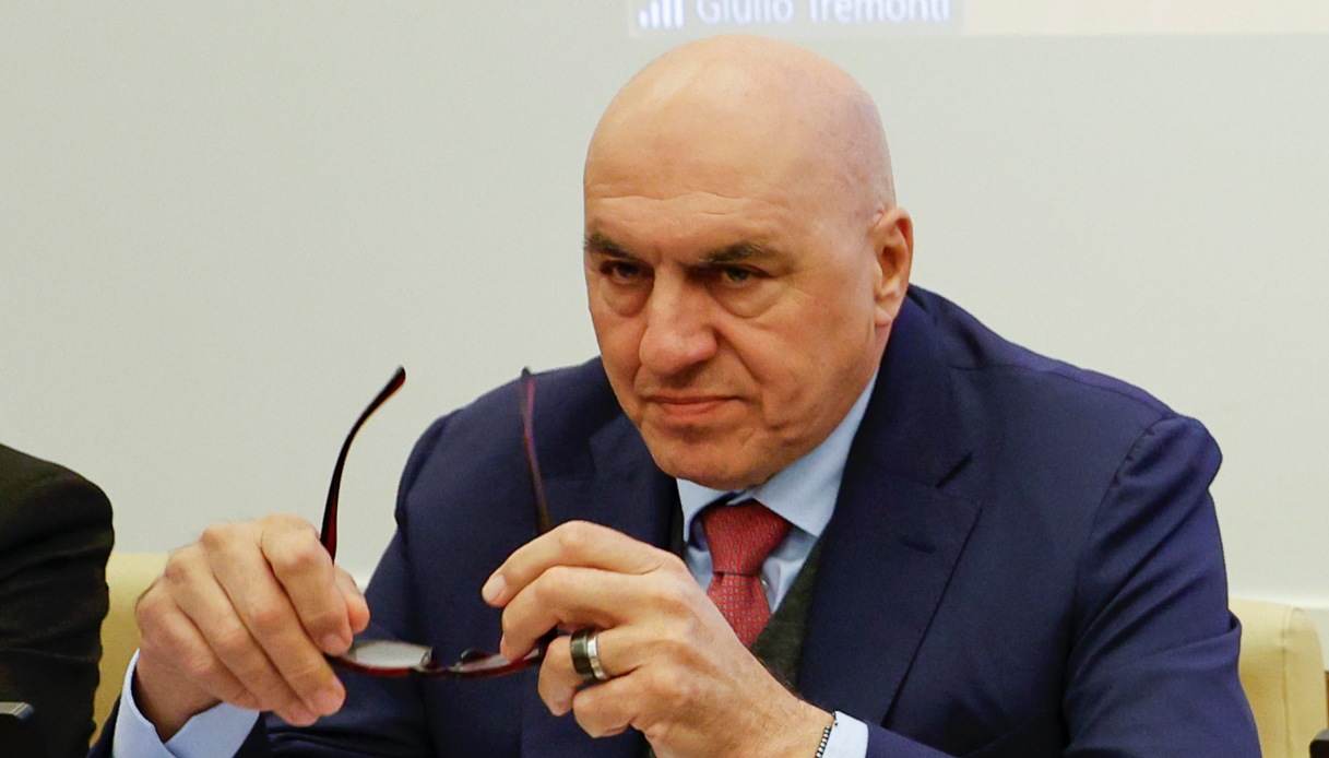Guido Crosetto nega le tensioni con Giorgia Meloni dopo il viaggio a ...