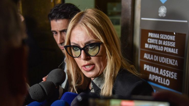 Roberta Bruzzone si difende dall'accusa di stalking a Elisabetta Sionis ...