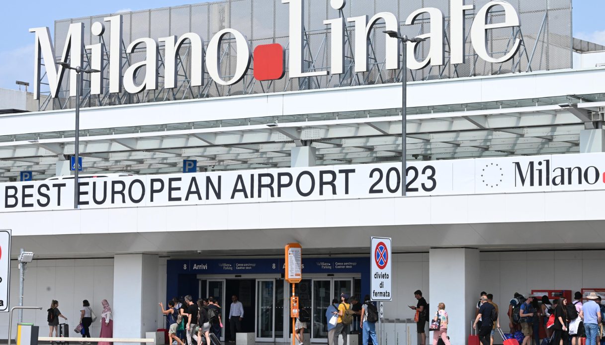 Crisi carburante negli aeroporti, prime limitazioni in 4 scali italiani ...