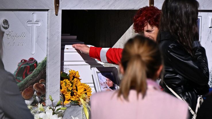 Pamela Genini, tomba profanata e furto della testa: il giallo delle ...