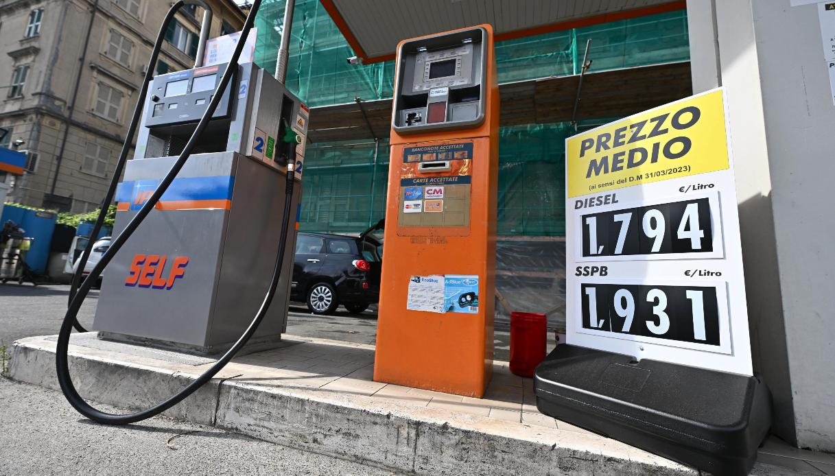 Diesel più caro d'Europa in Italia, dal 2 maggio oltre i 2,3 euro senza ...