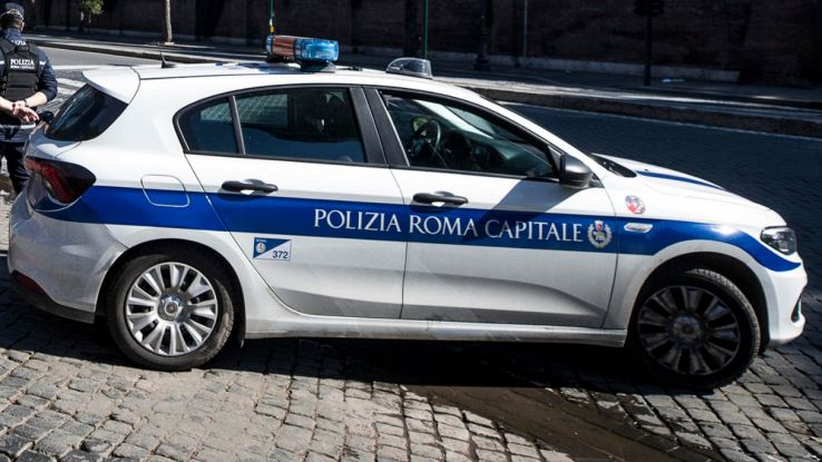 Scontro frontale sulla Tuscolana a Vermicino tra Roma e Frascati, 2 ...