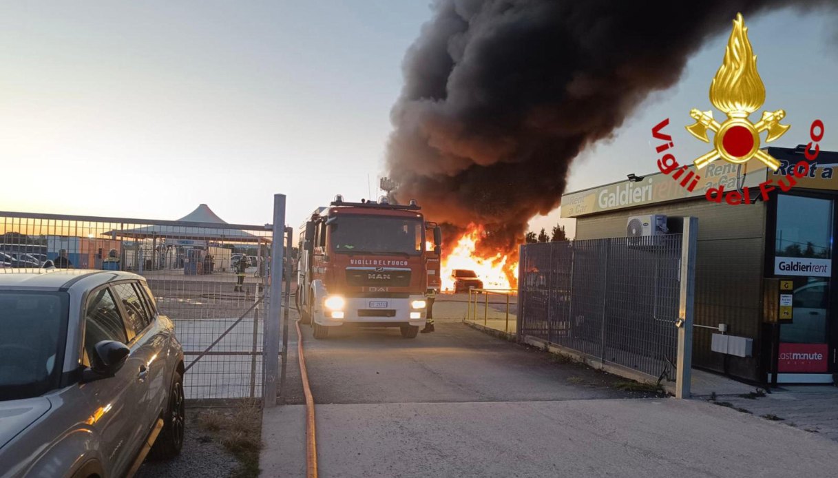 Incendio ad Alghero nall'autonoleggio di Stefano Ledda vicino all ...
