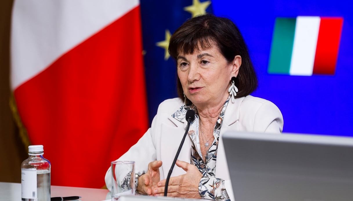 Famiglia nel bosco, ministra Roccella critica giudici e servizi per l ...