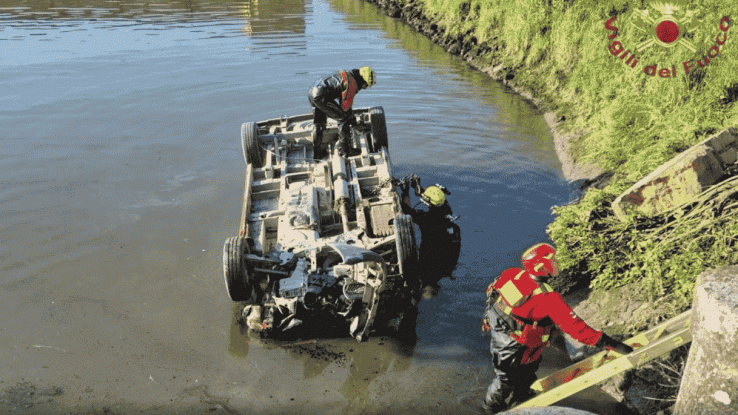 Minivan finisce in un canale a Chioggia nel Veneziano, tre morti: altri ...