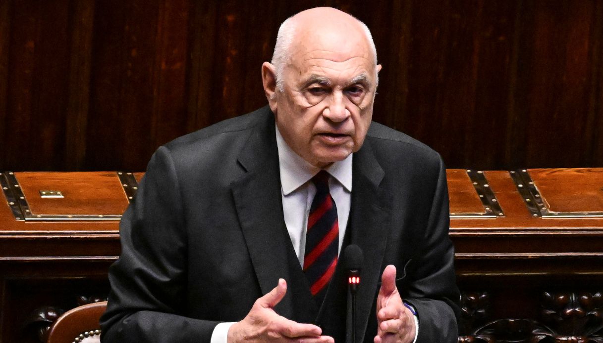 Grazia Nicole Minetti, Nicola Porro e Alessandro Sallusti provocano ...
