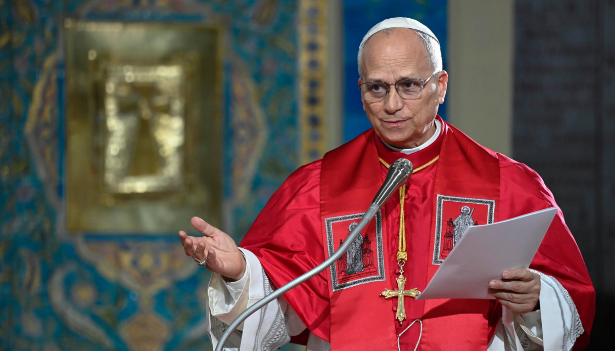 Papa Leone chiama in banca per cambiare indirizzo del conto, servizio ...