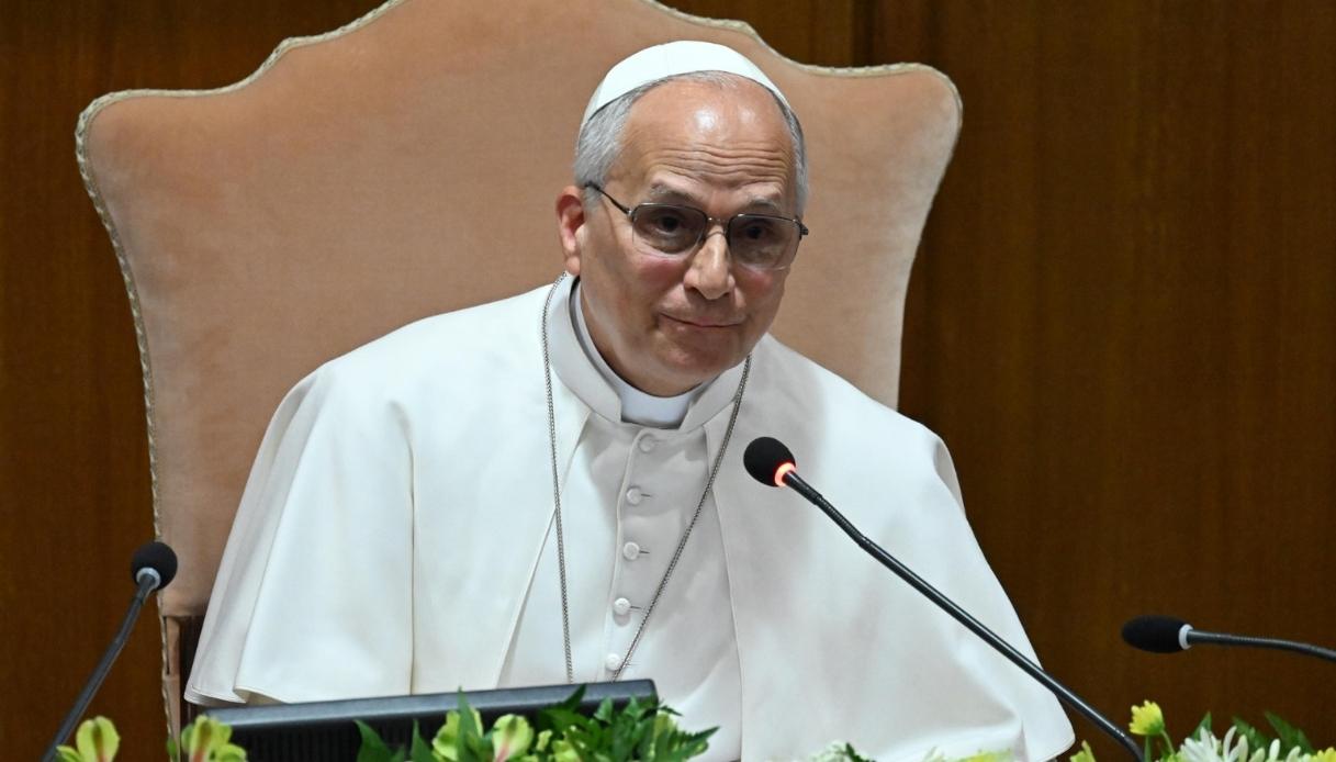Malore in Piazza San Pietro per il caldo, il video di Papa Leone XIV ...