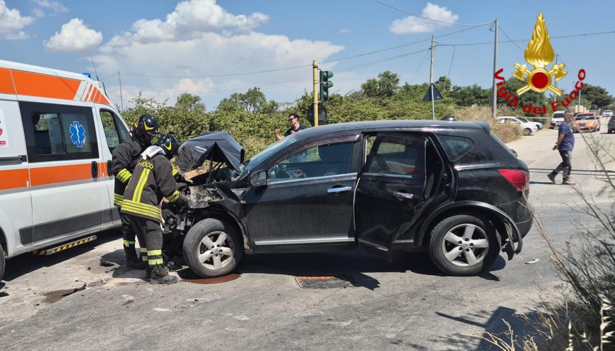 Incidente a Mazara del Vallo tra uno scuolabus e un'auto, feriti 14 ...