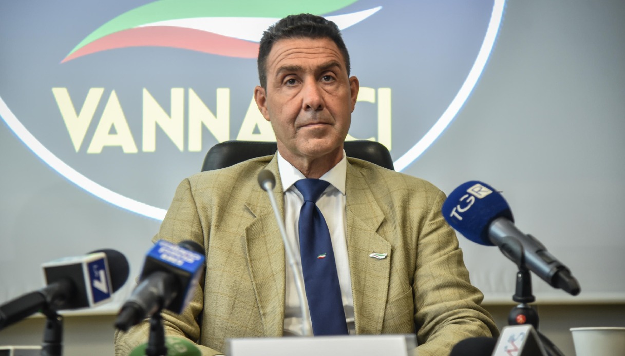 Vannacci e Salvini contro Mediaset, frecciate a Marina, Pier Silvio ...
