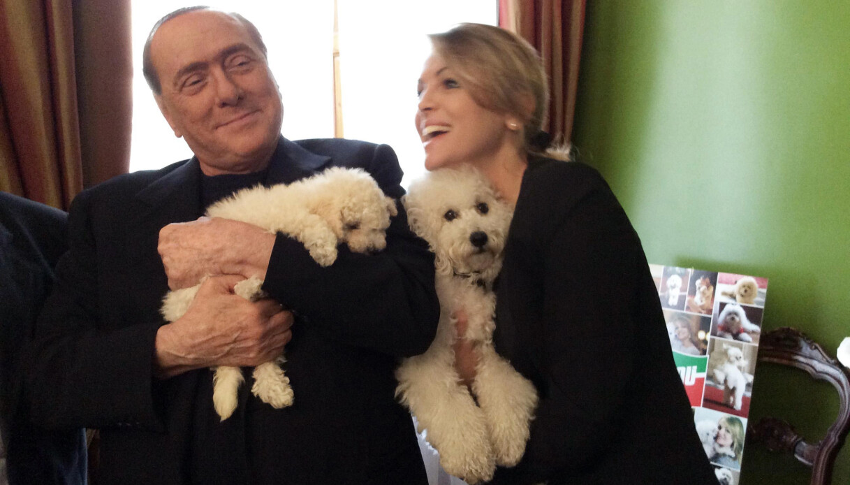 Francesca Pascale ricorda Silvio Berlusconi, "primo bacio dopo l ...