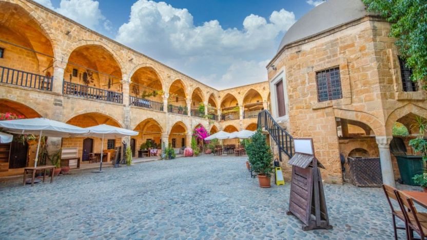 Ristrutturazione di una casa antica con volte a stella