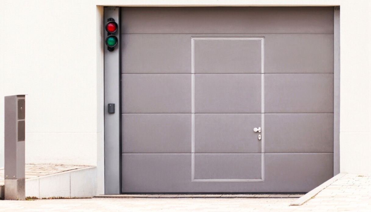 Portoni garage con porta, prezzi e guida alla scelta