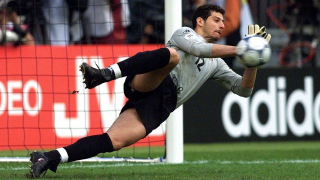 Francesco Toldo, portiere approdato all'Inter e alla Nazionale dalla ...