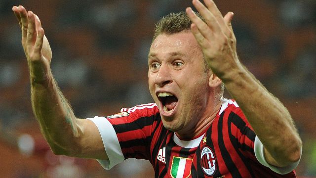 L'ex Cassano punge la leggenda del Milan: i tifosi si ribellano