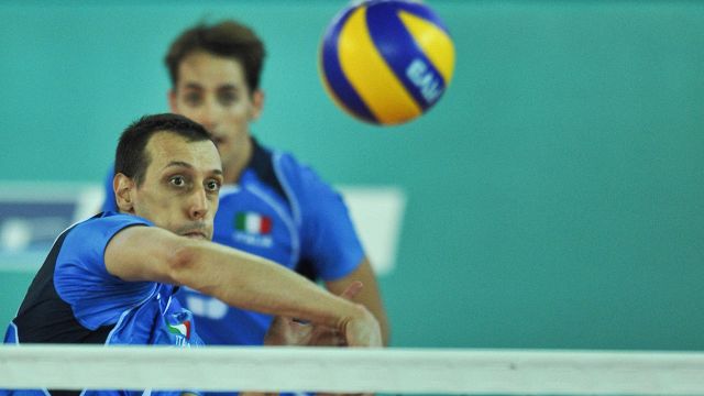 Roberto Cazzaniga, il pallovolista truffato: sequestrati beni alla ...