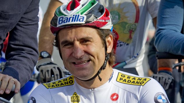 Alex Zanardi finalmente a casa dopo il rogo nella sua villa: il ...