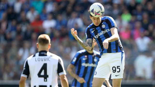Crollo Inter: L'ultima trovata di Inzaghi scatena rabbia Bastoni e tifosi Crollo Inter: L'ultima trovata di Inzaghi scatena rabbia Bastoni e tifosi