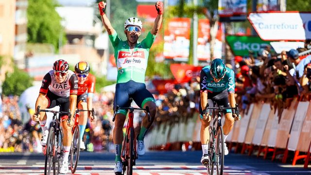 Vuelta di Spagna, 16° tappa: vince Pedersen, Roglic cade, Evenepoel buca