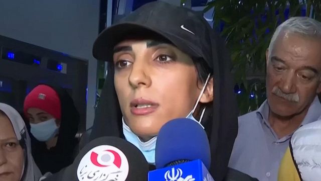 Elnaz Rekabi ricompare in pubblico a Teheran dopo la sua scomparsa ...