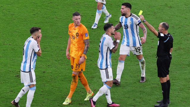 Mondiali: L’arbitro Lahoz sotto accusa, tutti gli errori in Argentina ...