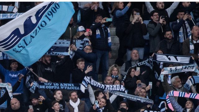 Champions, Bayern-Lazio: cori e saluti romani degli ultras ...
